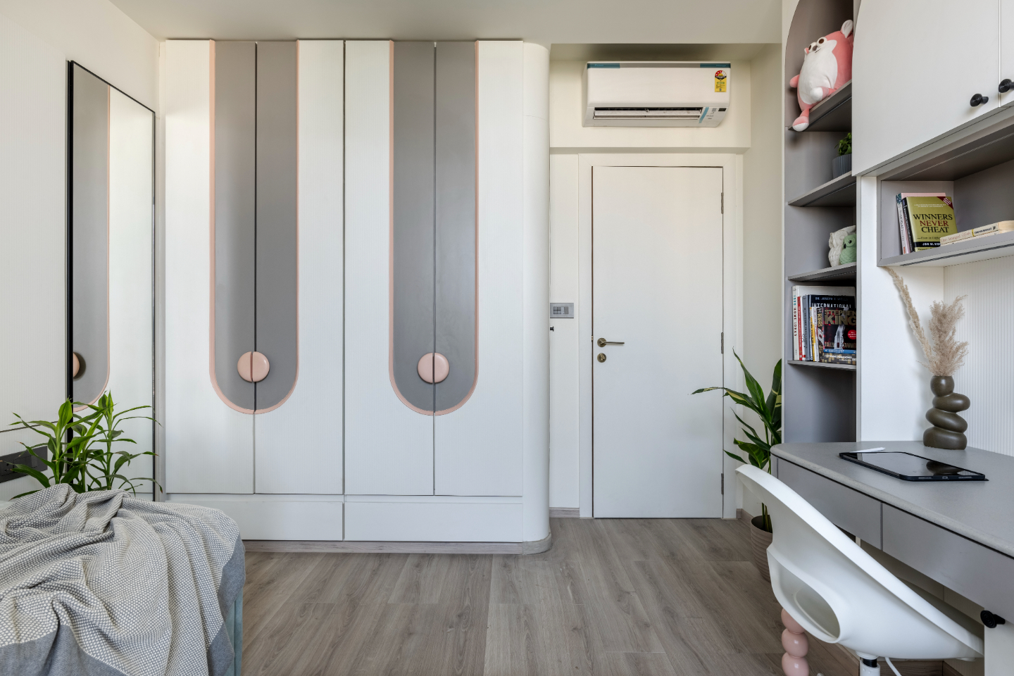 A Modern Aesthetic in This Inviting 3BHK Residence Bring Alive Its ...