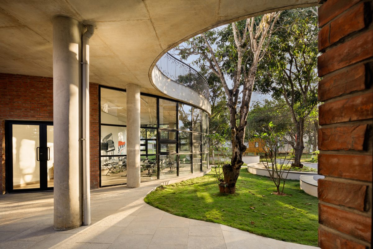 With Organic Building Morphology, This School Breaks Conventional ...