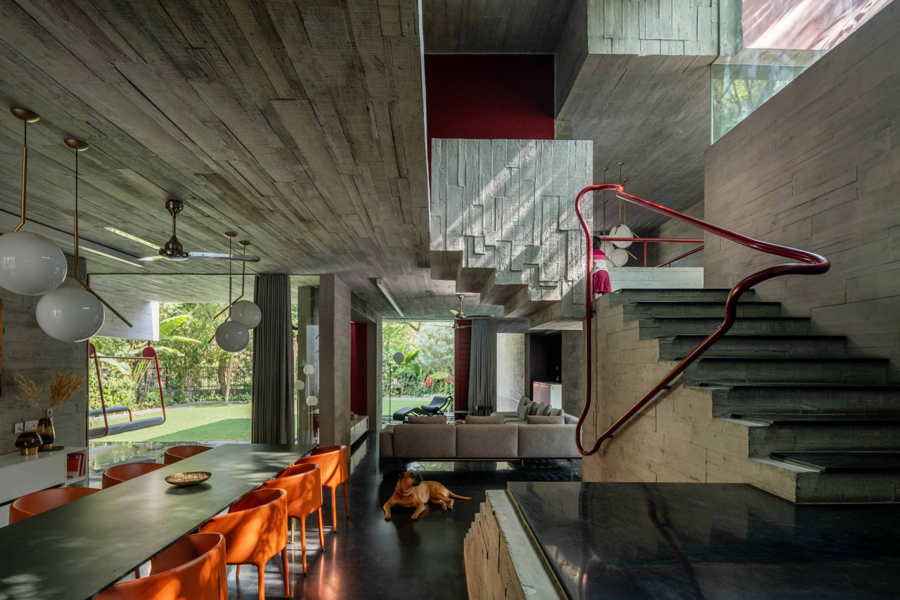 Textured Concrete Comes Alive in This Bungalow to Create a Drama of ...
