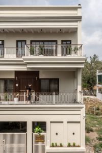 This Home With A Grounded Design Is Where Minimalism And Natural Tones ...