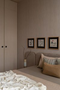 A Monochrome Theme And Minimalist Interiors Blend Perfectly In This ...