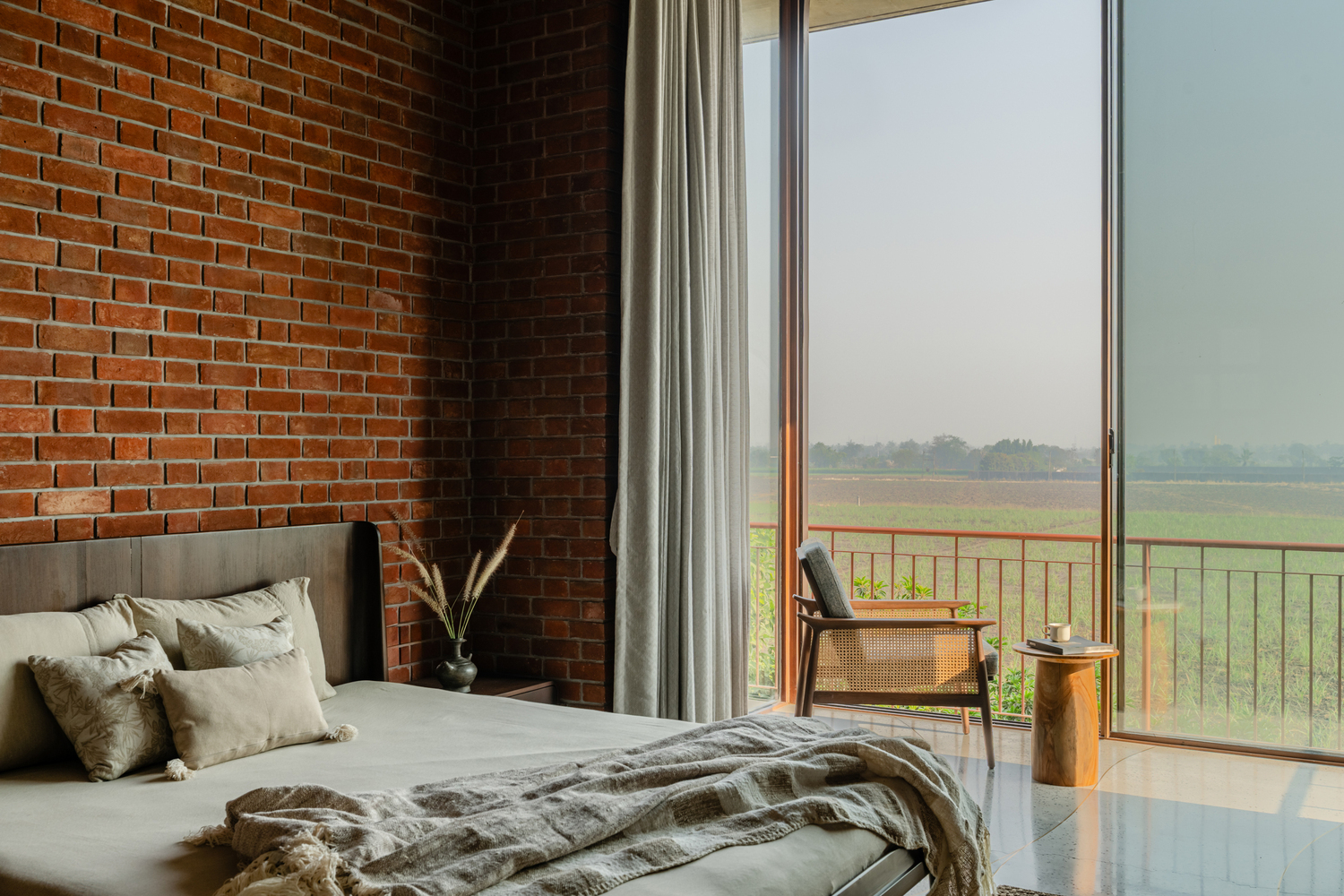 Natural Textures And Materials Stand out In This Grounded Farmhouse ...