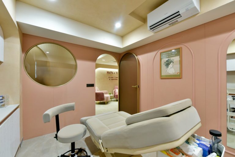 Natural Textures Adorn This Clinic's Modern Design and Wabi Sabi ...