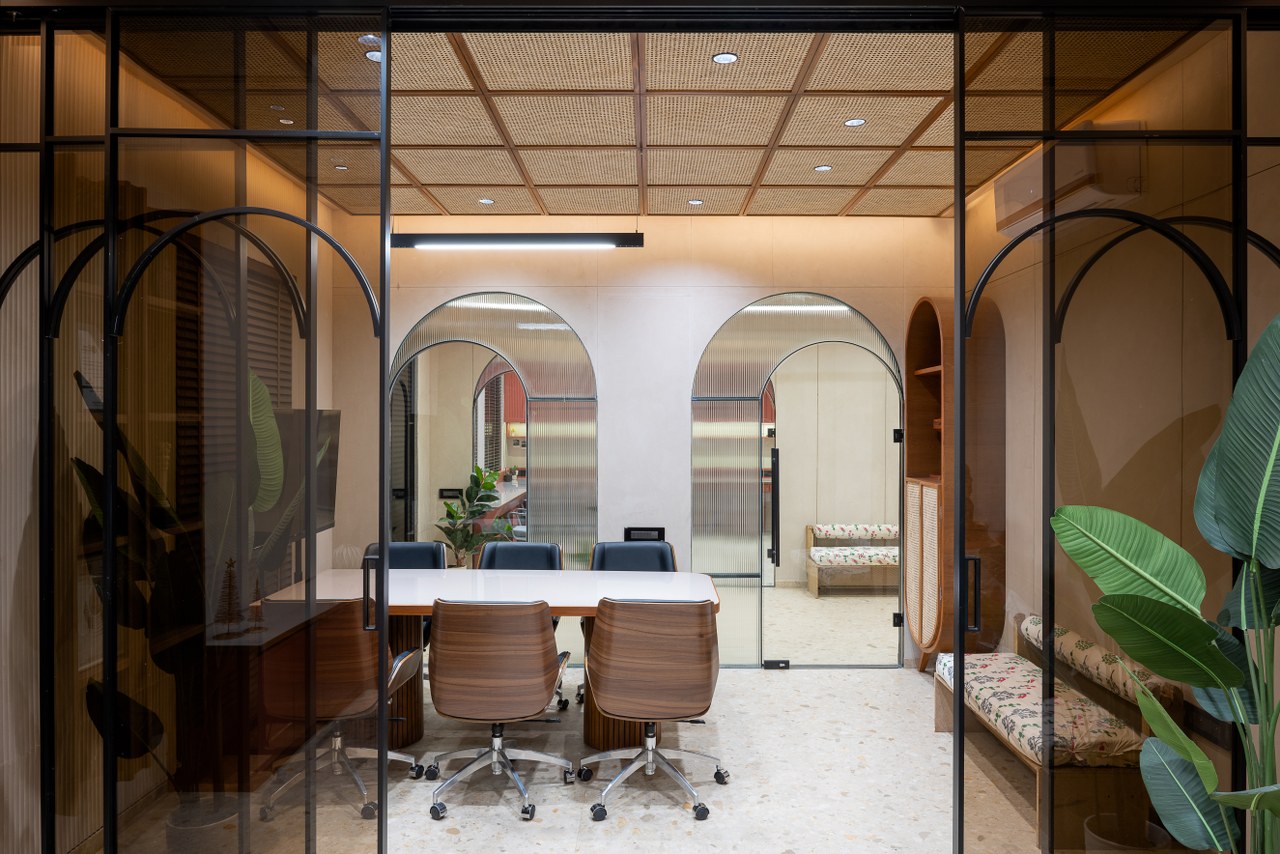 Raw Design And Refined Craftsmanship Blend In This Harmonious Office ...