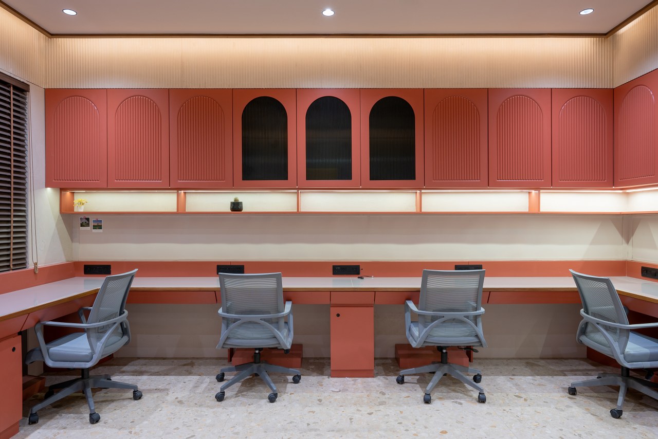 Raw Design And Refined Craftsmanship Blend In This Harmonious Office ...