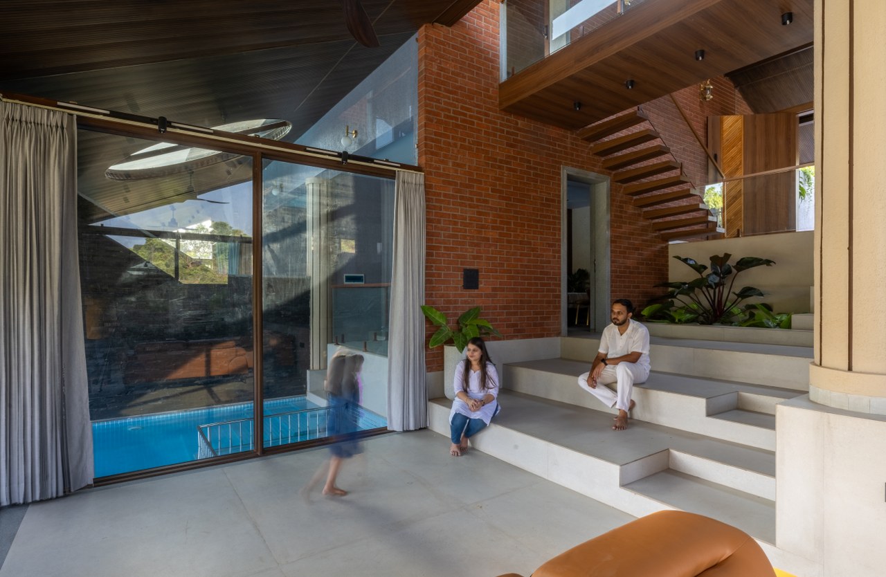 This Sloping Roof Home in The Sahyadri's Sits Harmoniously With Nature ...