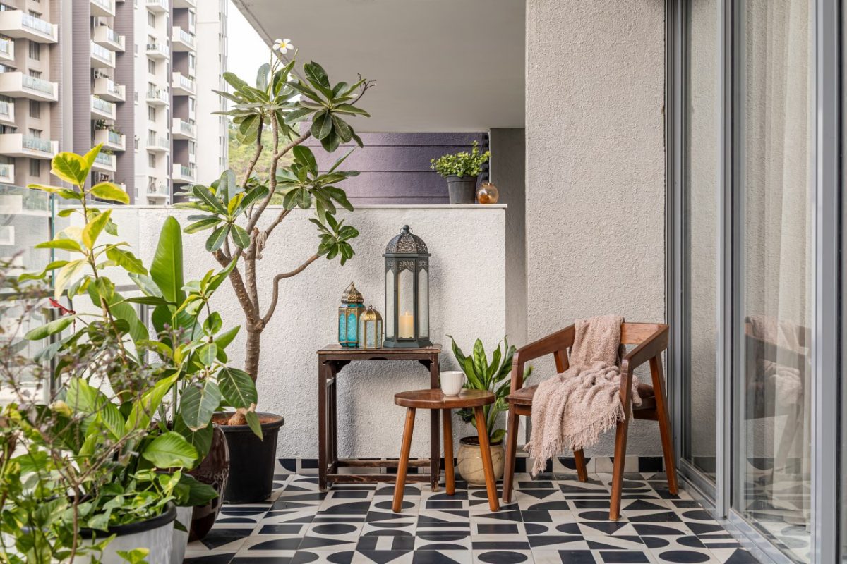 Soothing Colors And Warm Interiors Stand Out In This Creative Home ...