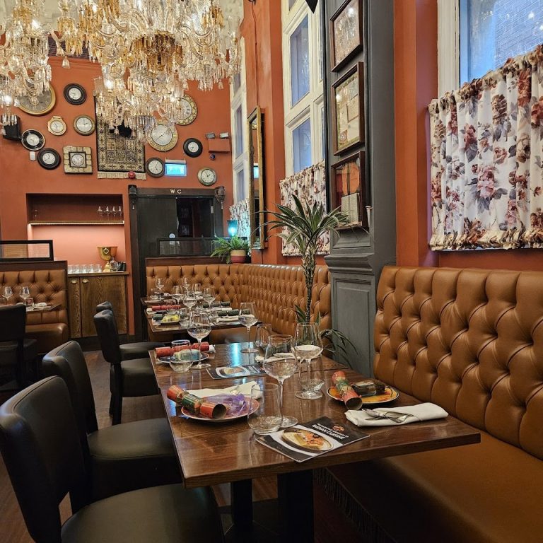 This Heritage Restaurant In Trafalgar Square Blends Heritage With ...