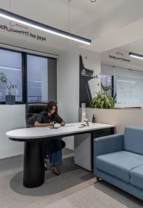 The Design Of This Office Space Enhances Productivity While Maintaining ...