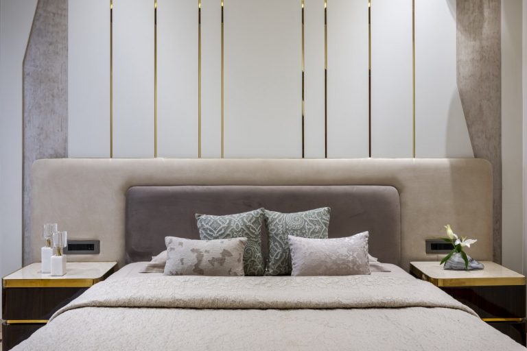 Ivory Colour Interiors In This Courtyard Residence Makes It An ...