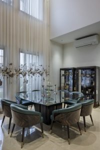 Ivory Colour Interiors In This Courtyard Residence Makes It An ...