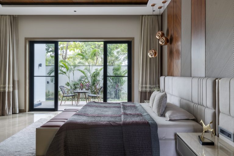 Ivory Colour Interiors In This Courtyard Residence Makes It An ...