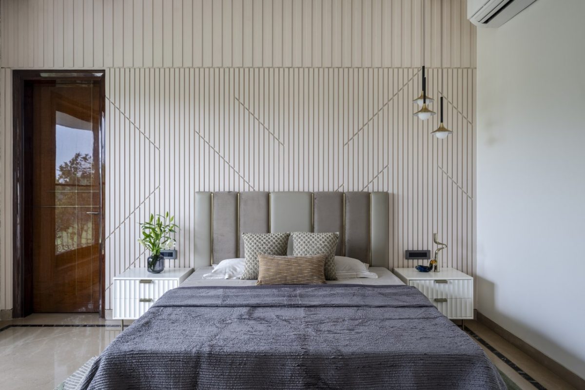 Ivory Colour Interiors In This Courtyard Residence Makes It An ...