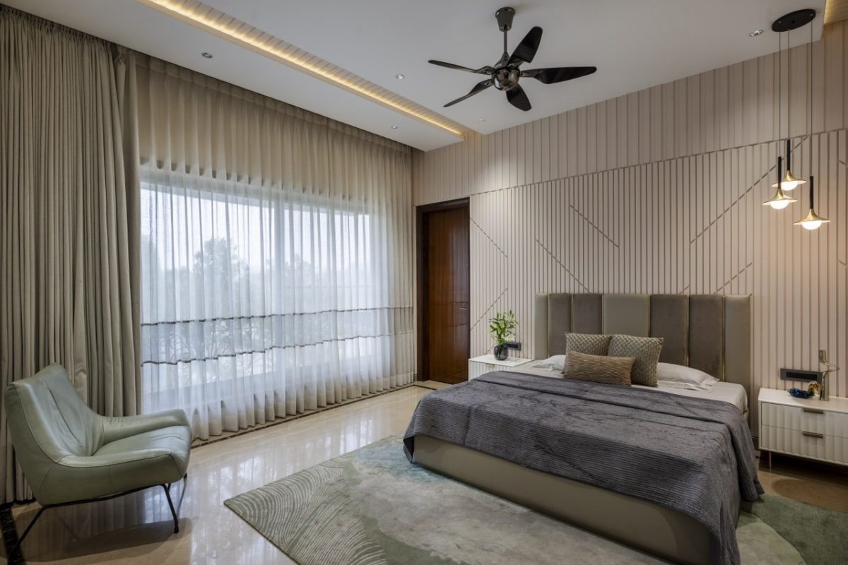 Ivory Colour Interiors In This Courtyard Residence Makes It An ...