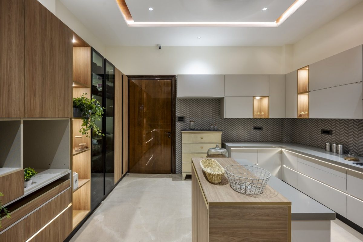 Ivory Colour Interiors In This Courtyard Residence Makes It An ...