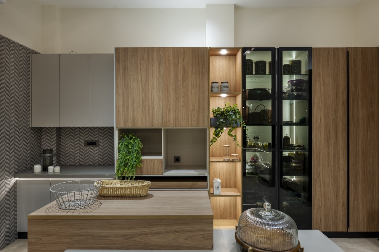 Ivory Colour Interiors In This Courtyard Residence Makes It An ...