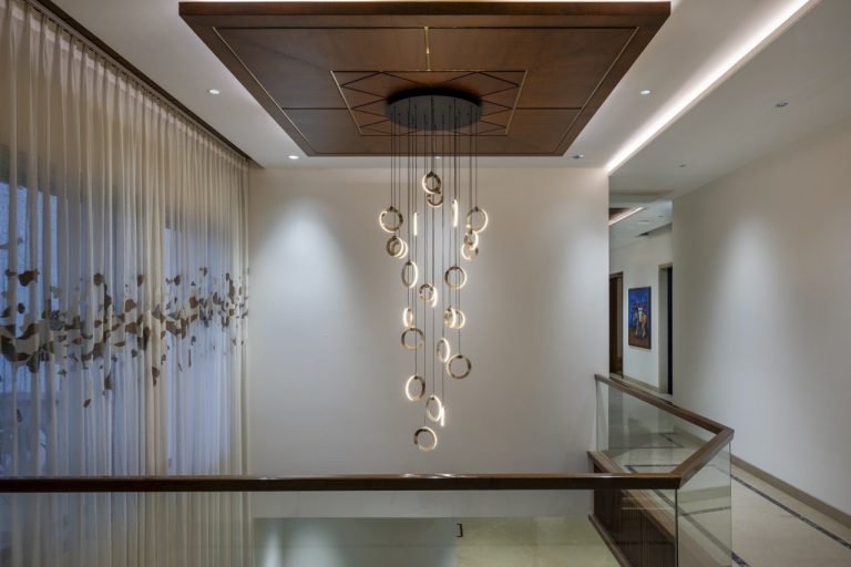 Ivory Colour Interiors In This Courtyard Residence Makes It An ...