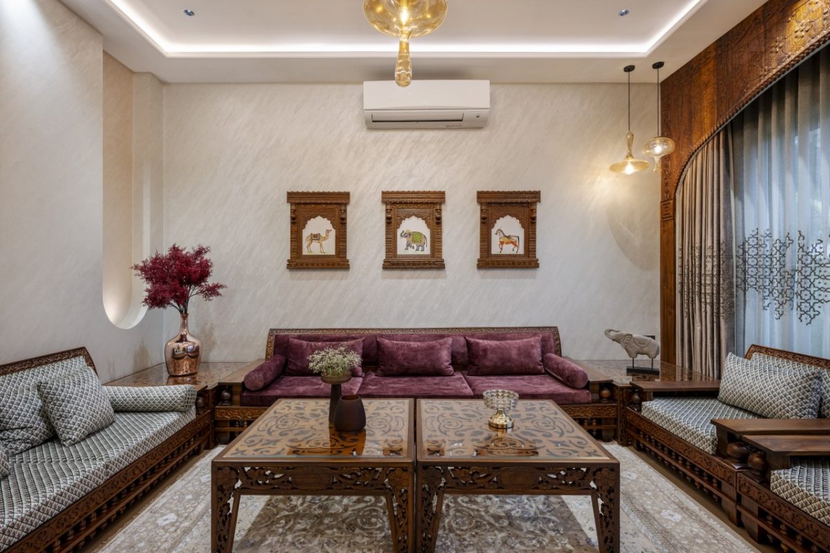 Ivory Colour Interiors In This Courtyard Residence Makes It An ...
