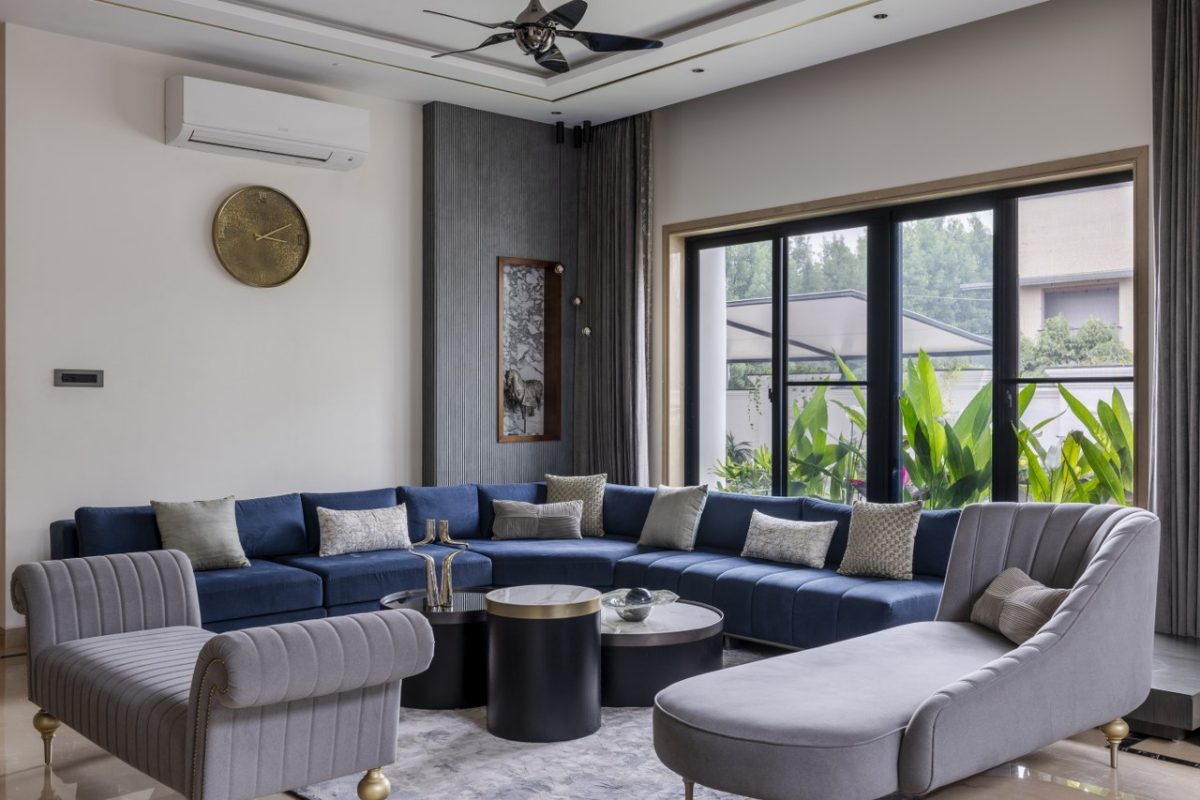 Ivory Colour Interiors In This Courtyard Residence Makes It An ...