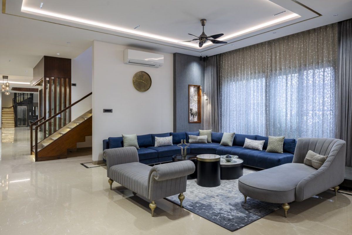 Ivory Colour Interiors In This Courtyard Residence Makes It An ...