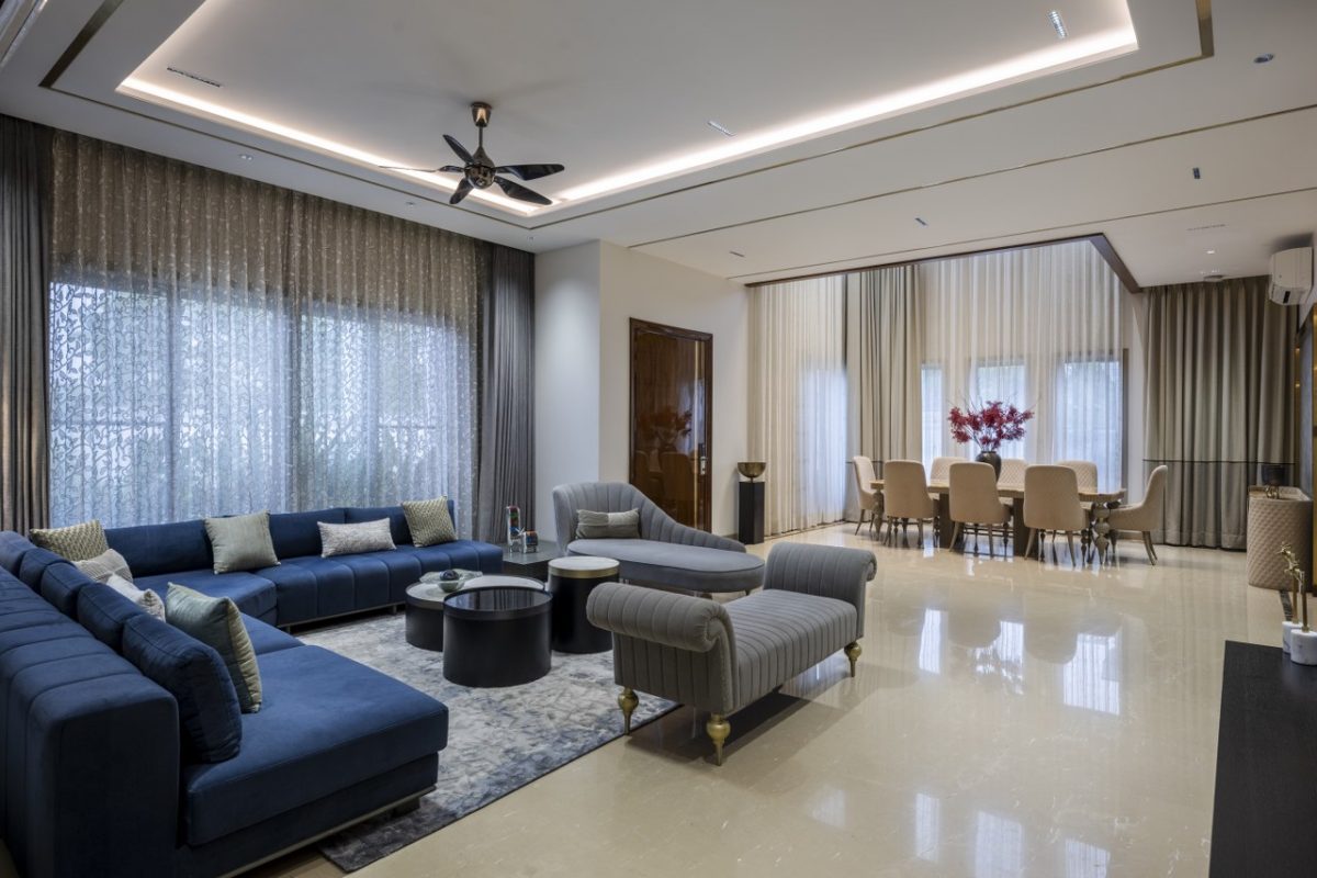 Ivory Colour Interiors In This Courtyard Residence Makes It An ...