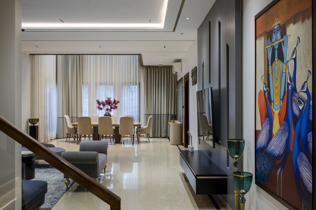 Ivory Colour Interiors In This Courtyard Residence Makes It An ...