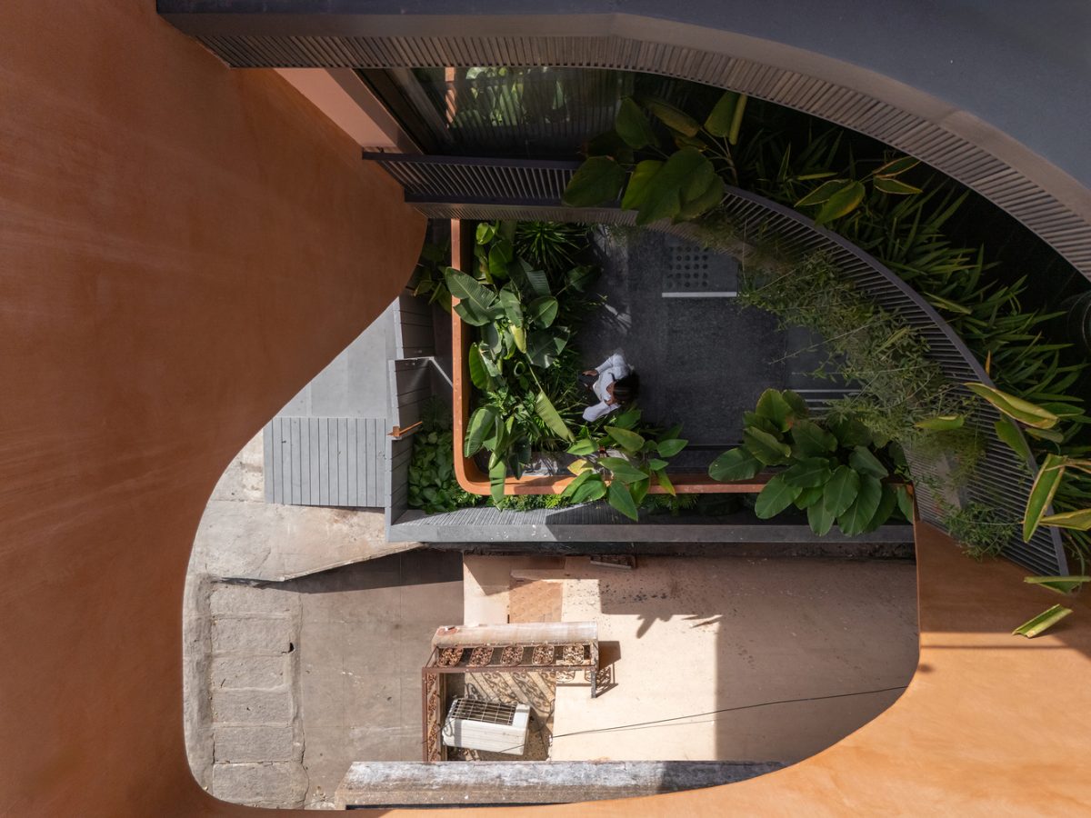 The Organic Design Of This Urban House Is A Response To The Family's ...