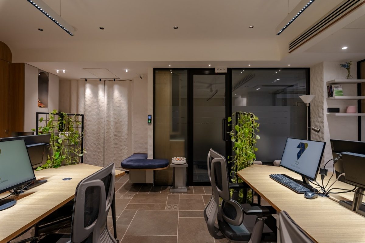 The Spatial Layout Of This Studio Narrates A Living And Breathing Story ...
