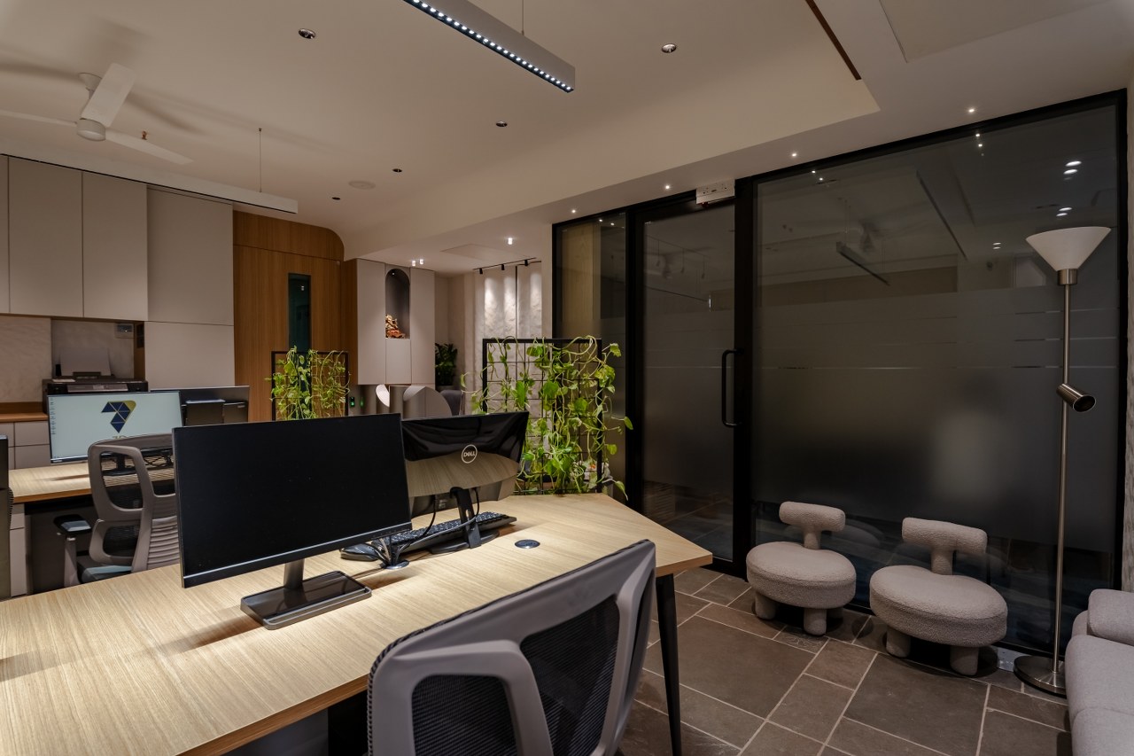 The Spatial Layout Of This Studio Narrates A Living And Breathing Story ...