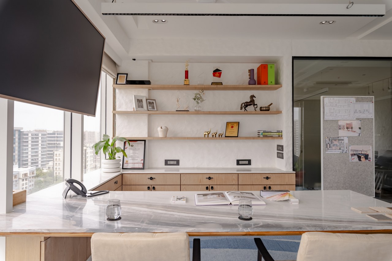 The Spatial Layout Of This Studio Narrates A Living And Breathing Story ...