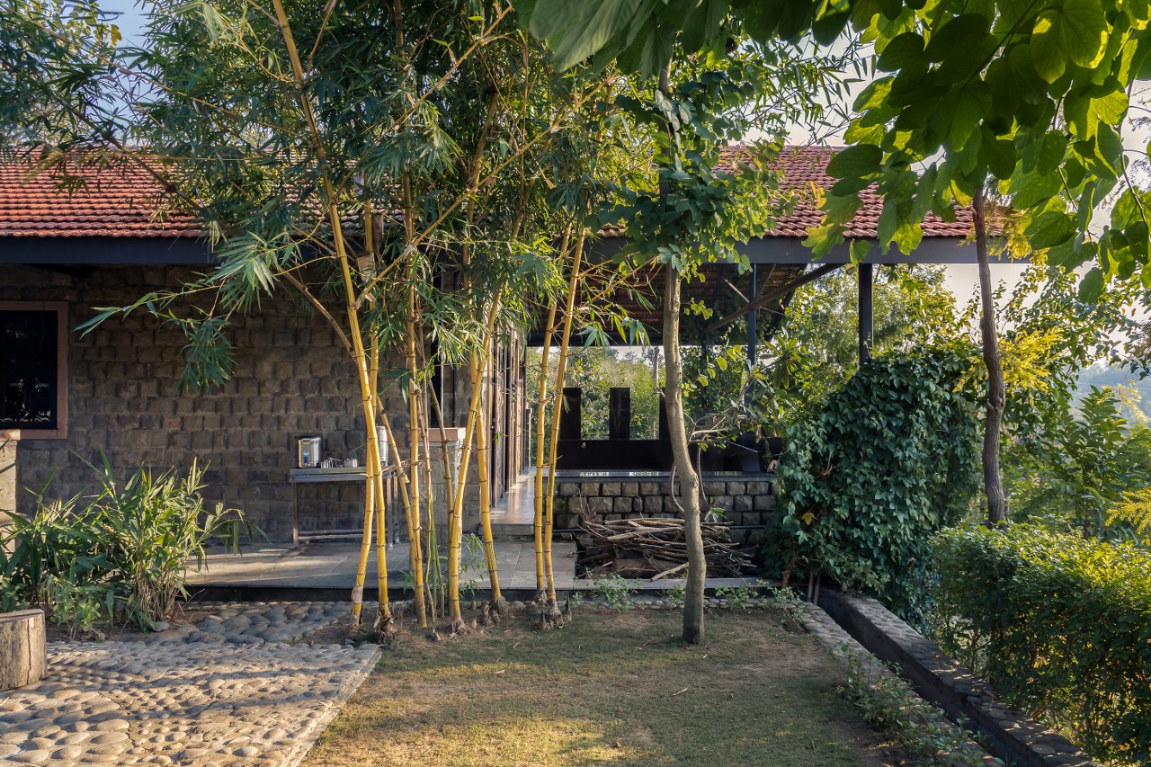 Vernacular Design With Natural Materials Stand Out In This Workshop ...