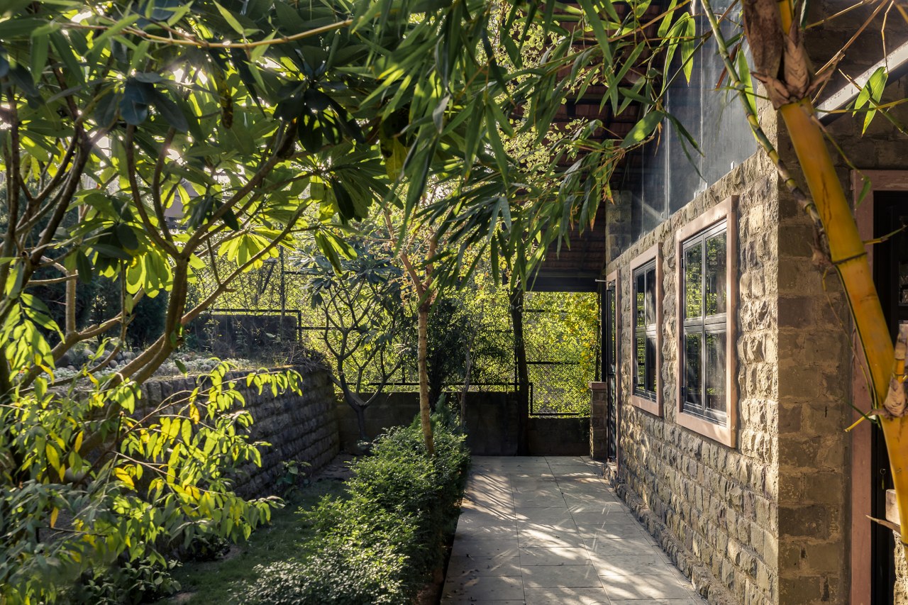 Vernacular Design With Natural Materials Stand Out In This Workshop ...
