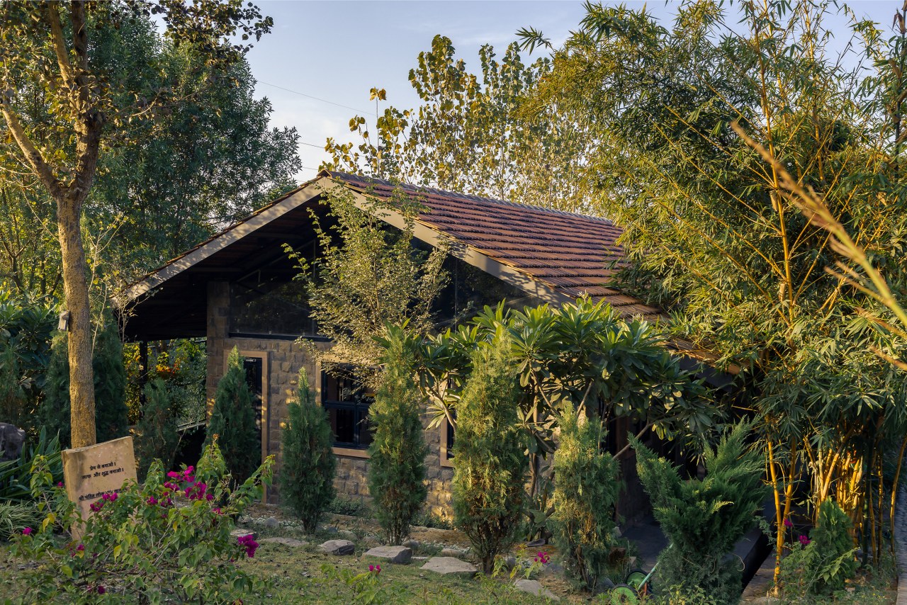 Vernacular Design With Natural Materials Stand Out In This Workshop ...