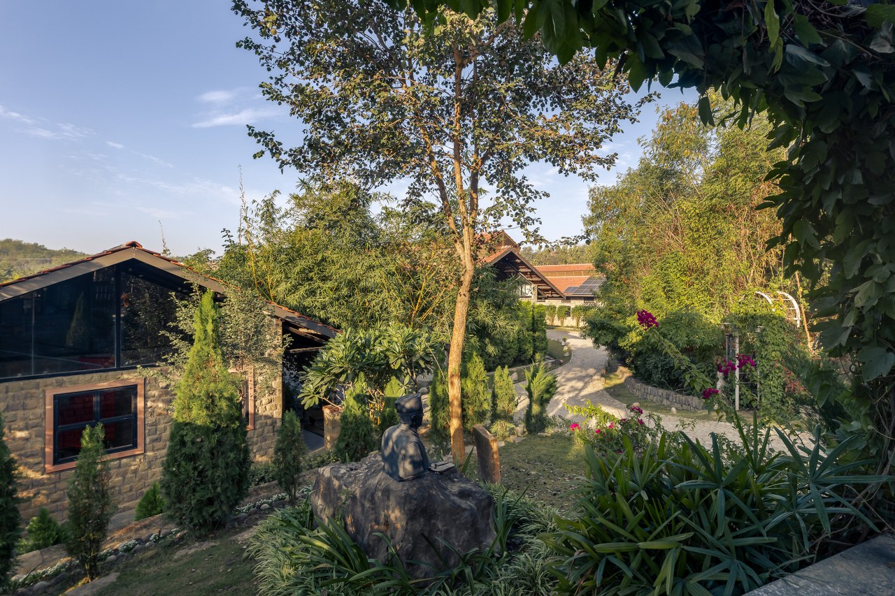 Vernacular Design With Natural Materials Stand Out In This Workshop ...