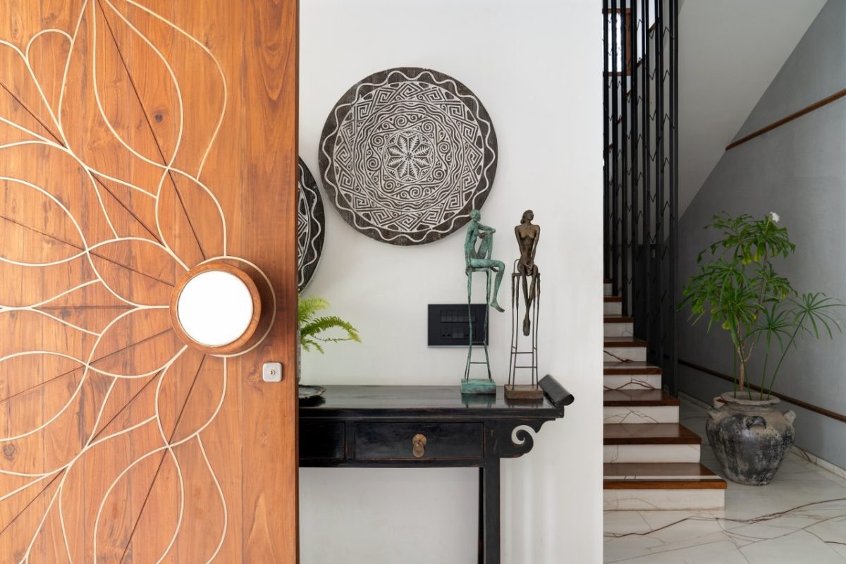 The Central Core Of This Residence Fills Up The Entire Home With Light ...
