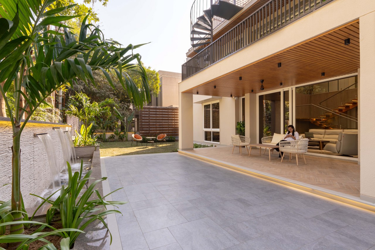 This Luxurious Residence Has Been Thoughtfully Renovated For Timeless ...