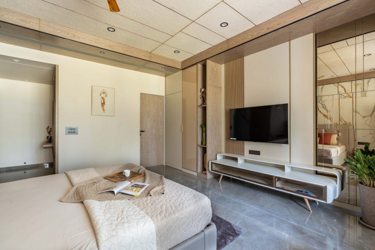This Luxurious Residence Has Been Thoughtfully Renovated For Timeless ...