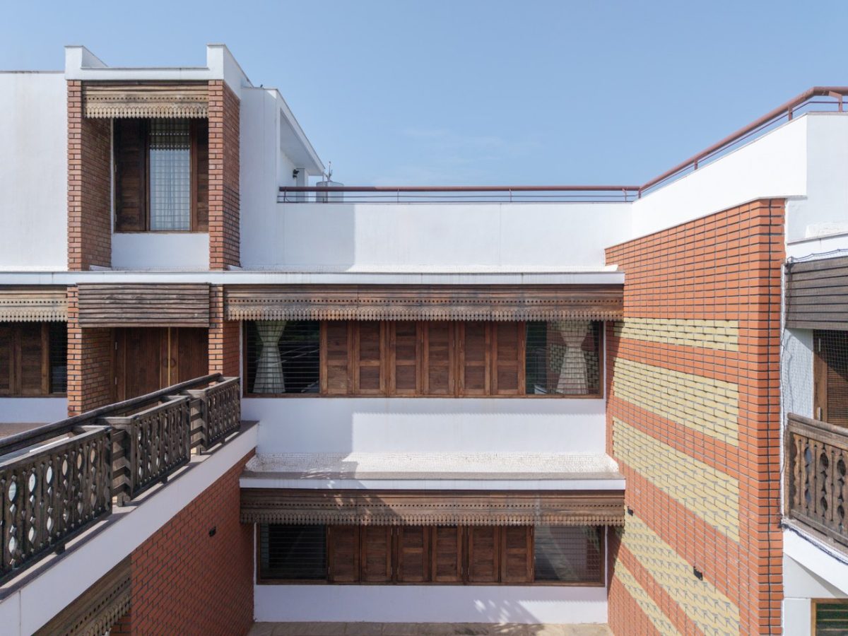 Raw Materials Combine With Modern Living In This Ahmedabad Residence ...