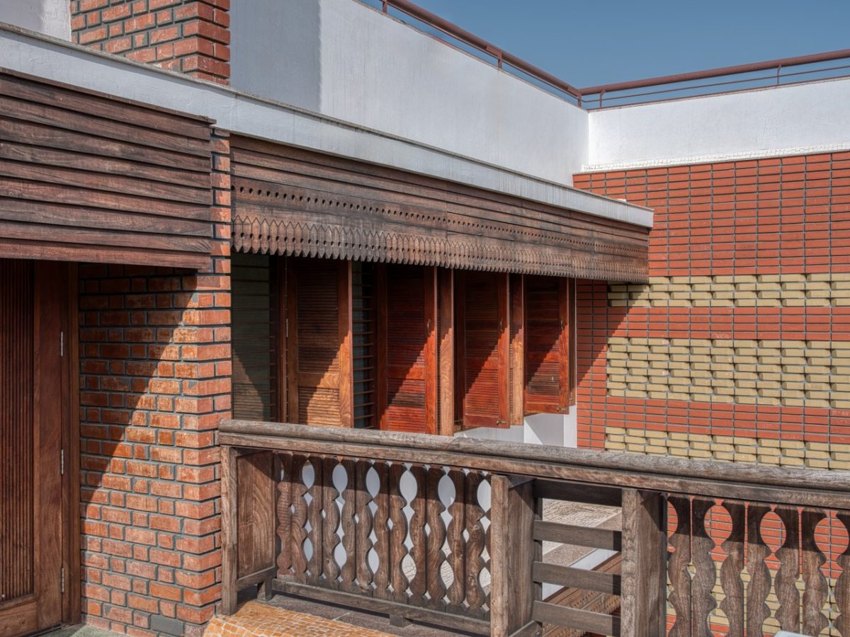 Raw Materials Combine With Modern Living In This Ahmedabad Residence ...