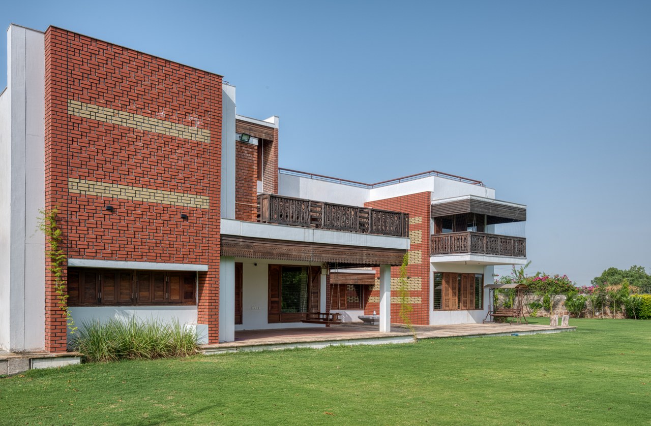 Raw Materials Combine With Modern Living In This Ahmedabad Residence ...