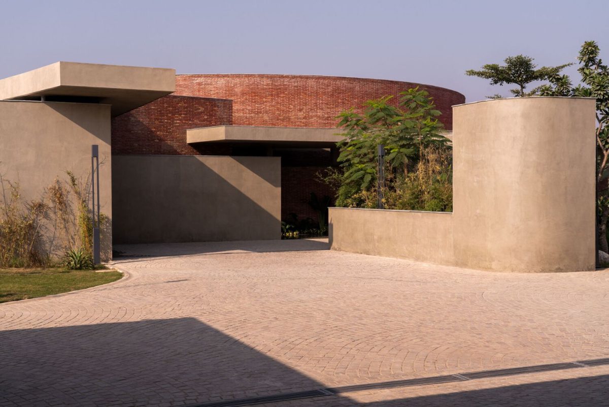 Spread Across 3 Acres This Home Reinvents Geometry & Material | RENESA ...