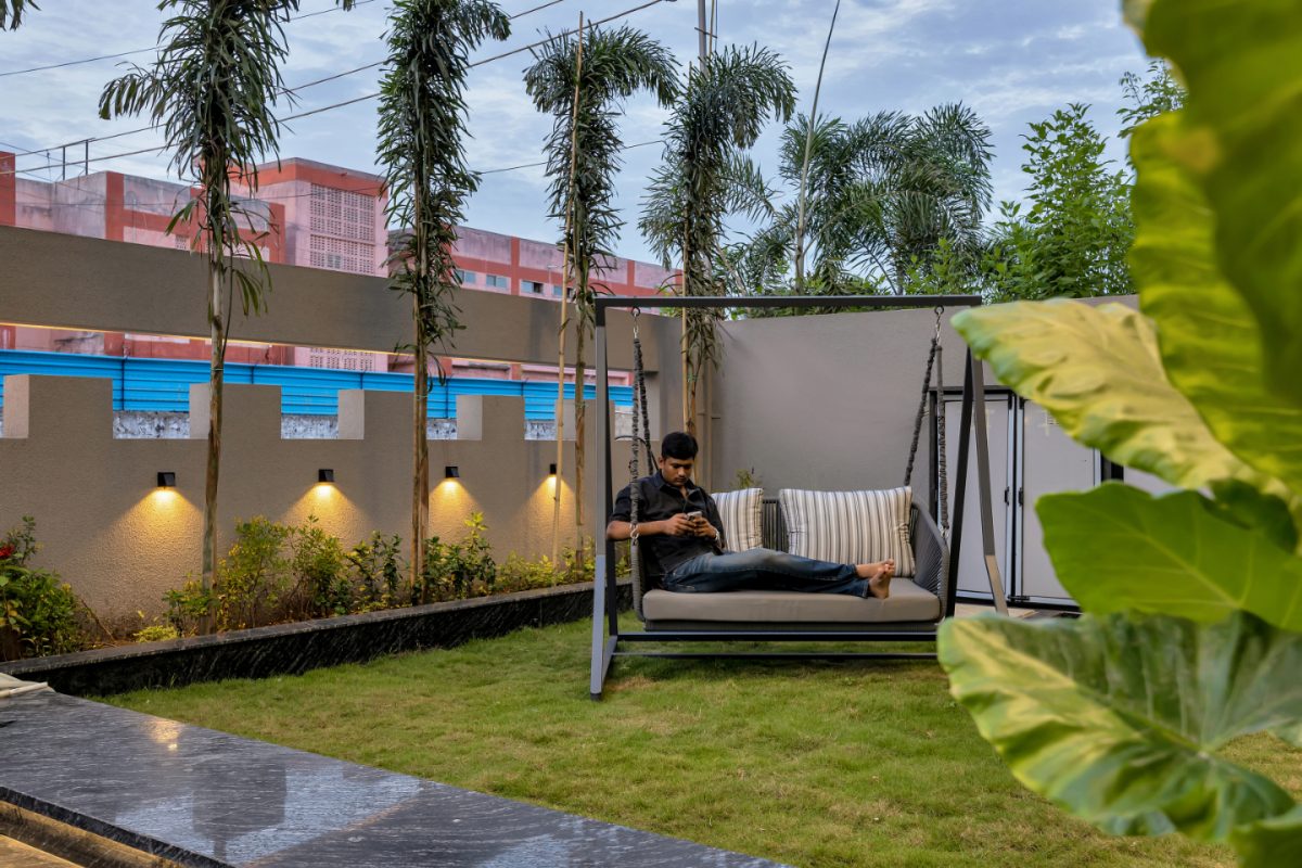 This Linear Home Is A Composition of Geometry, Light, and Tranquility ...