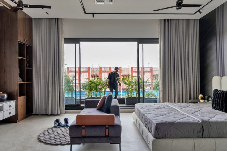 This Linear Home Is A Composition of Geometry, Light, and Tranquility ...