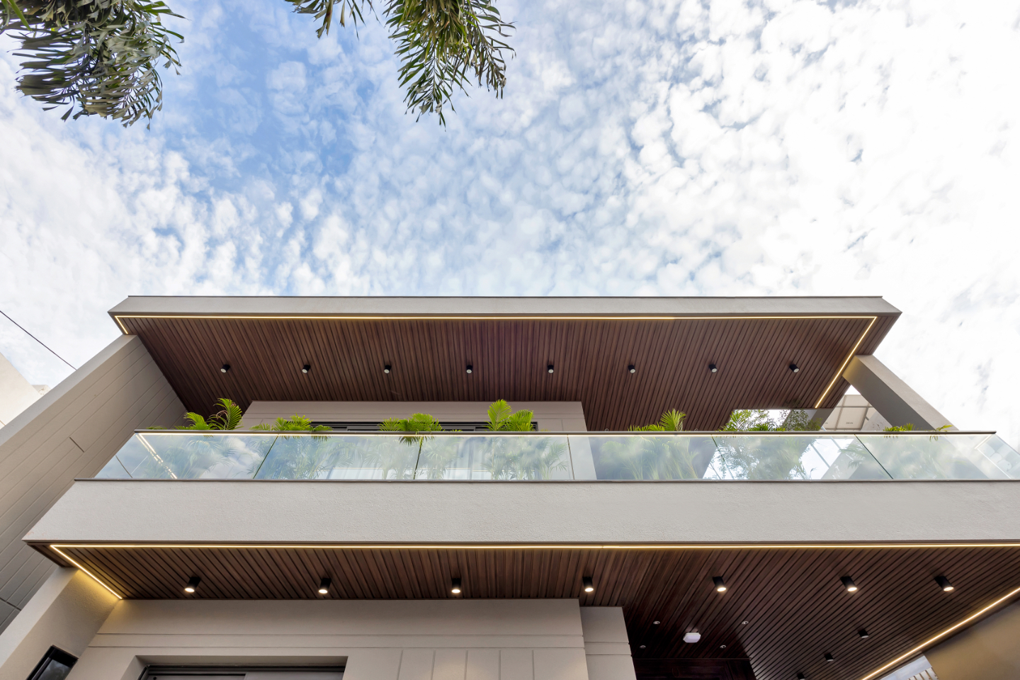 This Linear Home Is A Composition of Geometry, Light, and Tranquility ...