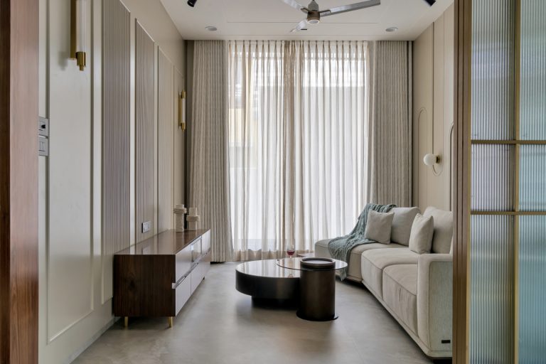 This Linear Home Is A Composition of Geometry, Light, and Tranquility ...