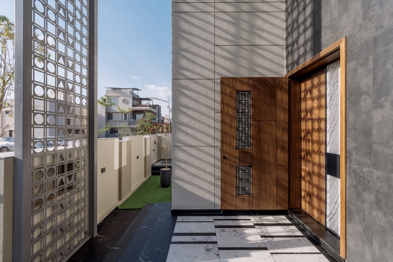 This West-Facing Home Exemplifies Sophisticated Residential Design ...