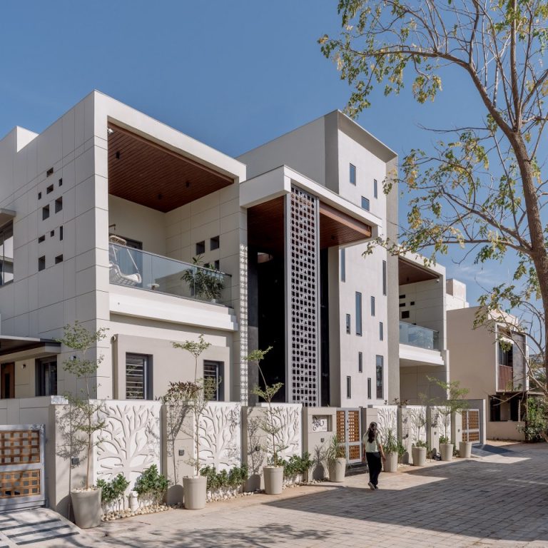 This West-Facing Home Exemplifies Sophisticated Residential Design ...