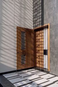 This West-Facing Home Exemplifies Sophisticated Residential Design ...