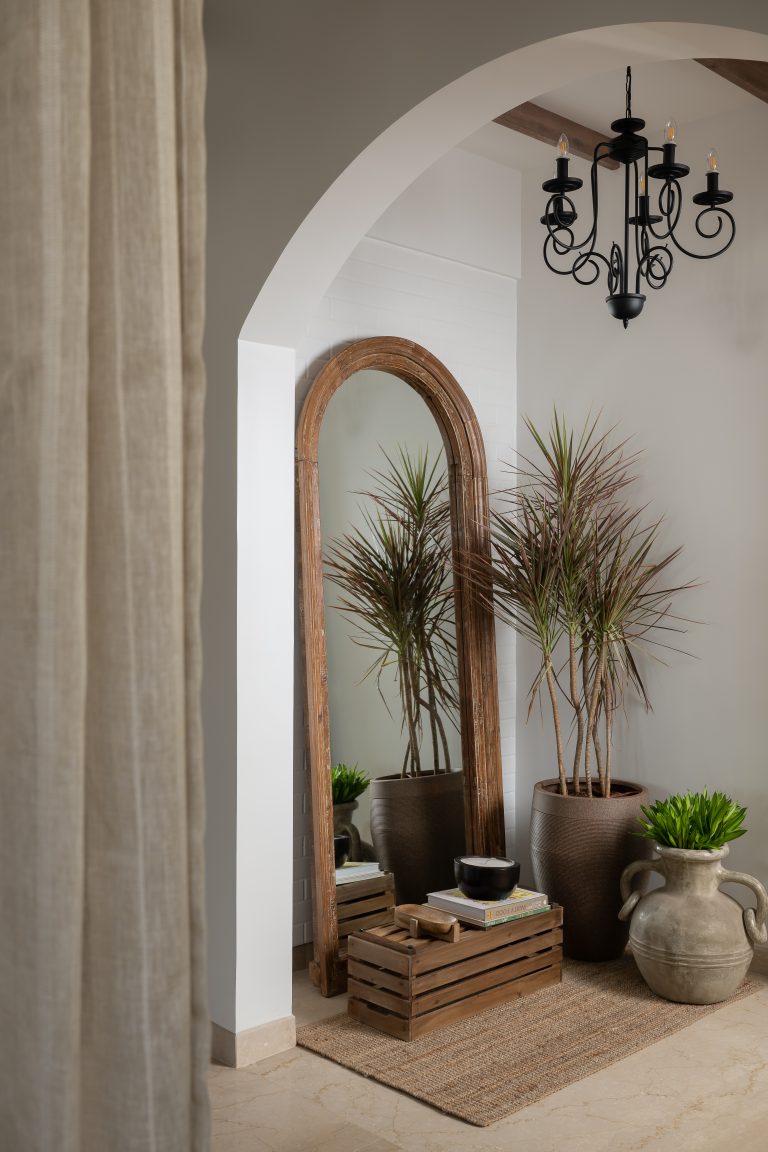 This Spanish Inspired Home Celebrates Minimalism And An Earthy Palette ...
