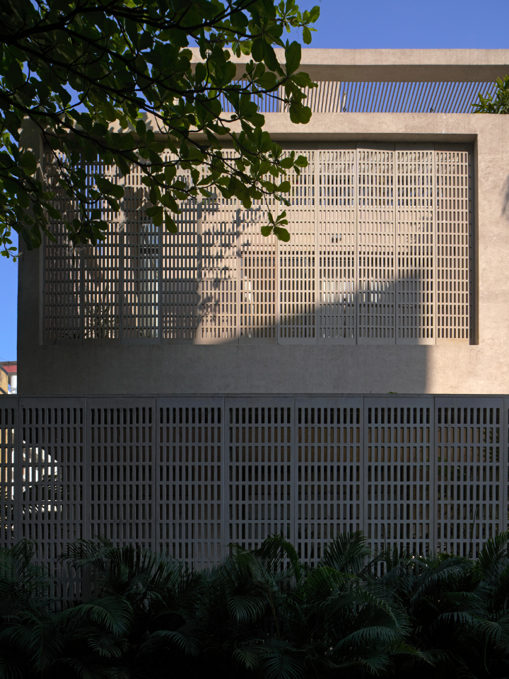This 4000 sq ft Jali House Reimagines Urban Residential Architecture ...